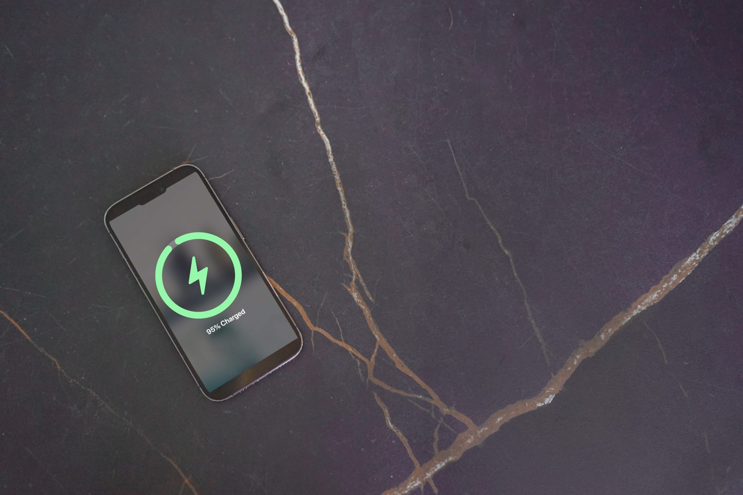 Turn your stone worktop into a wireless charger ~ Konigstone